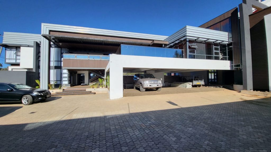 Modern Residential House,Karen,Mokoiyet East Road. - Maestro Architects ...